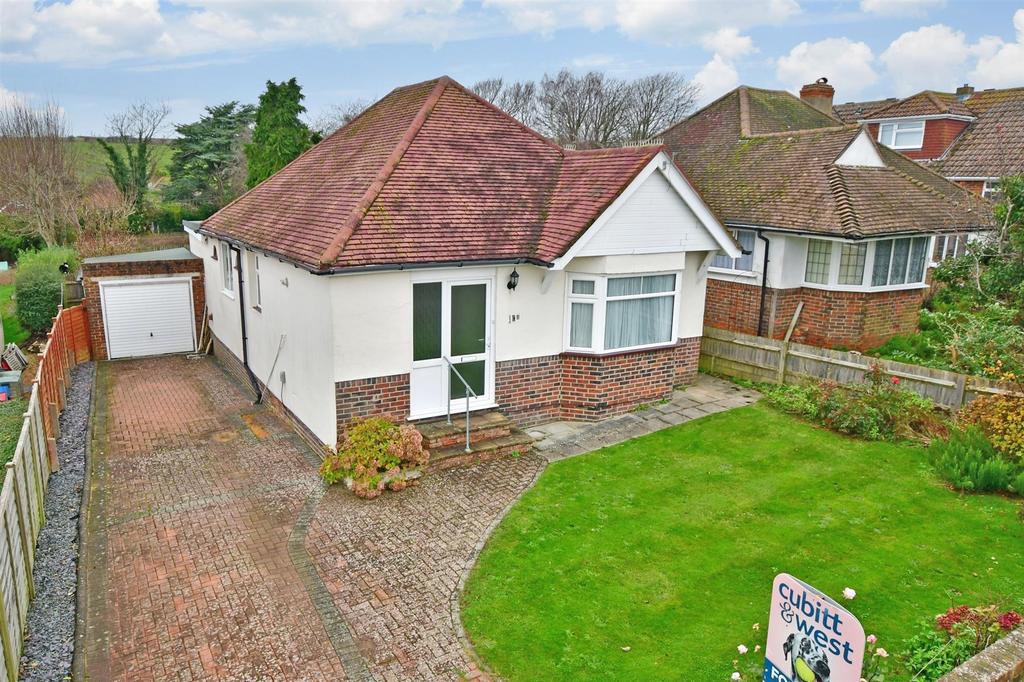 The Ridgway, Woodingdean, Brighton... 2 bed detached bungalow - £450,000