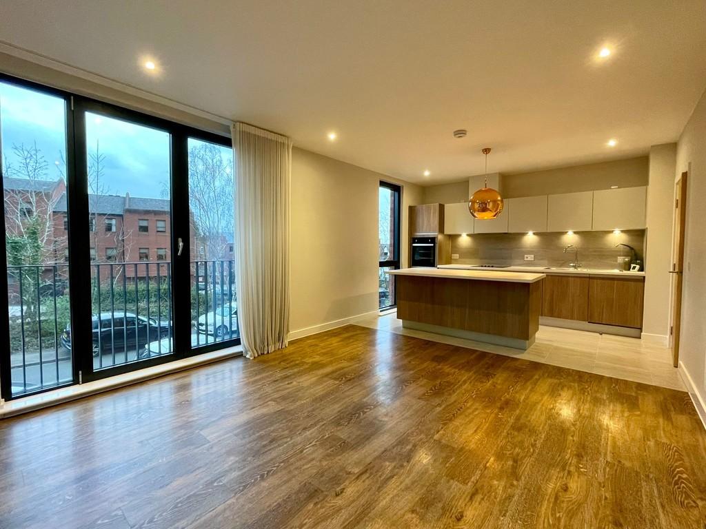King Edwards Square, Sutton Coldfield B73 2 bed apartment for sale - £250,000