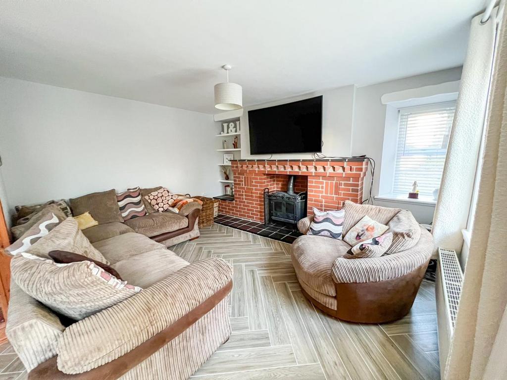Penrhiwllan, Llandysul, SA44 4 bed property with land for sale - £435,000