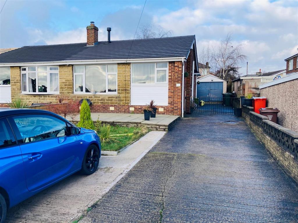 Park House Grove, Low Moor 2 bed semi-detached bungalow - £190,000
