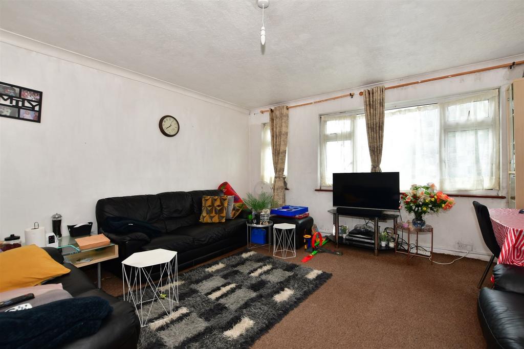 Whalebone Lane South Dagenham Essex 2 Bed Flat For Sale £280 000