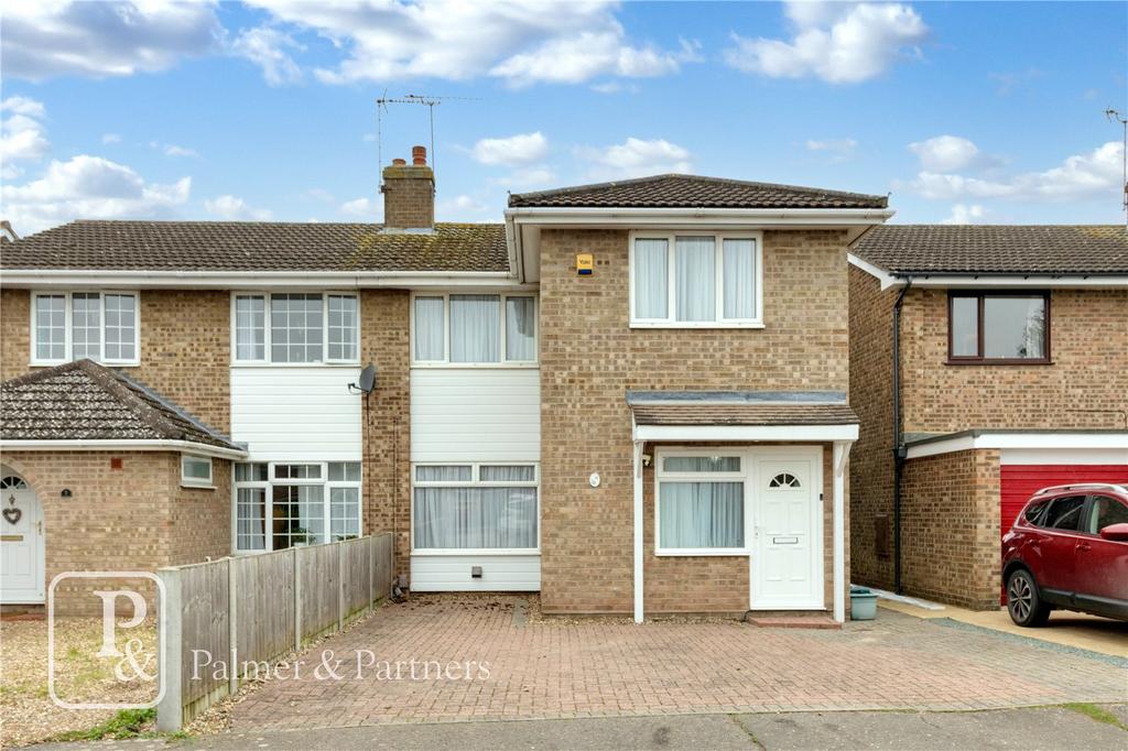Newcastle Avenue, Colchester, Essex, CO3 3 bed semi-detached house - £ ...