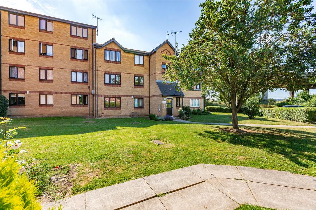 Waterville Drive, Vange, Basildon... 1 bed apartment - £1,100 pcm (£254 pw)