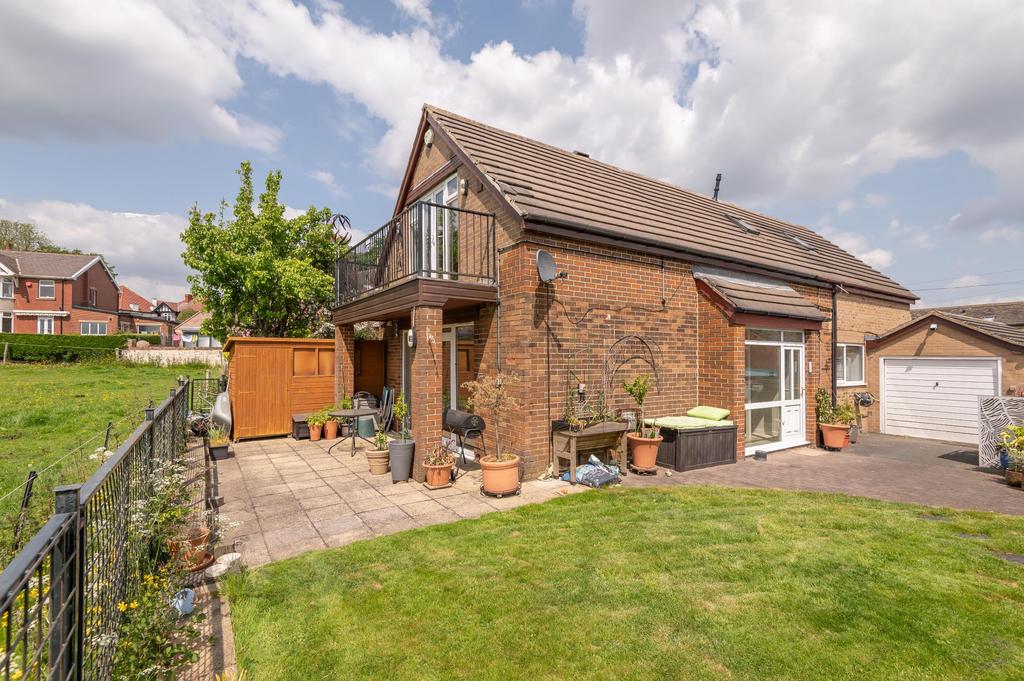 Upper Batley, Batley WF17 3 bed detached house - £360,000