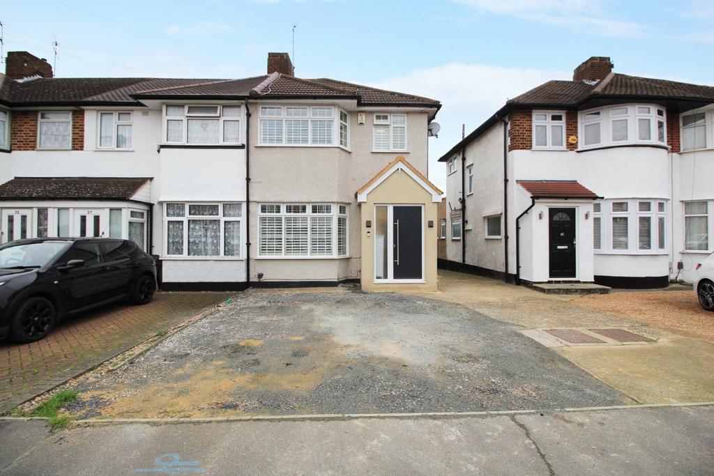 Glengall Road Bexleyheath DA7 3 bed end of terrace house - £2,150 pcm ...