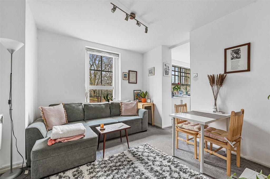 Wilmot Street, London E2 2 bed apartment - £2,350 pcm (£542 pw)