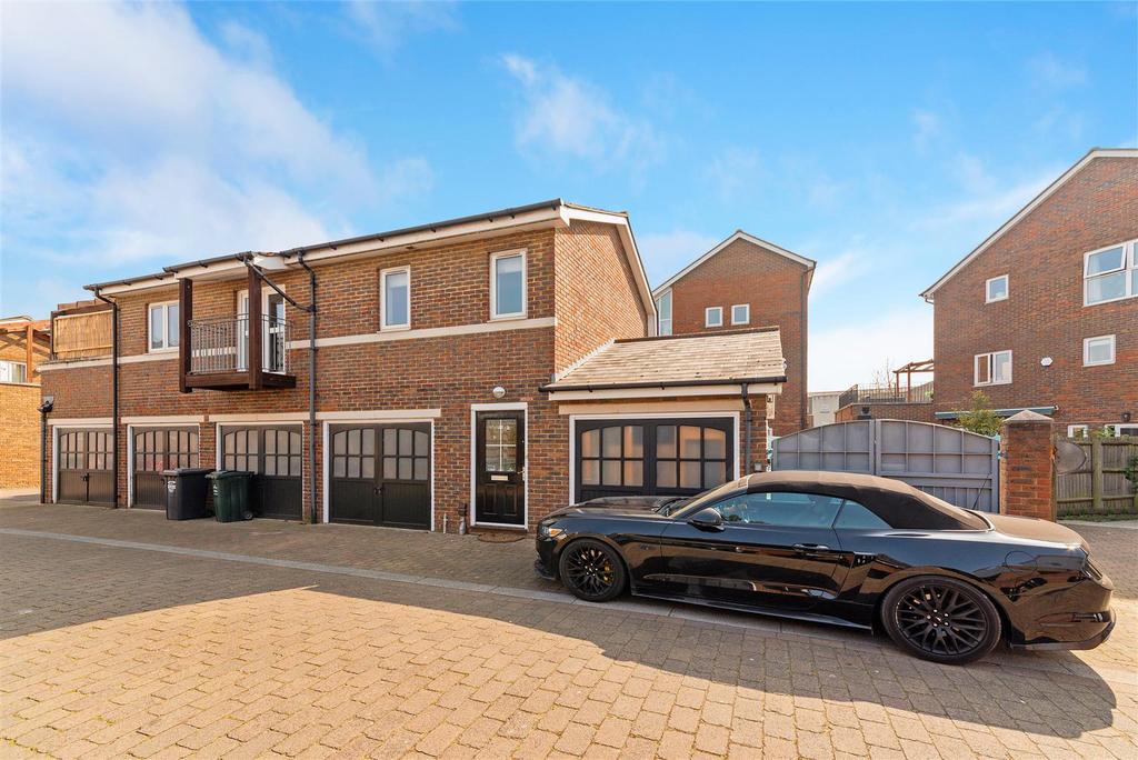 St. Clements Road, Ingress Park... 1 bed coach house for sale - £270,000