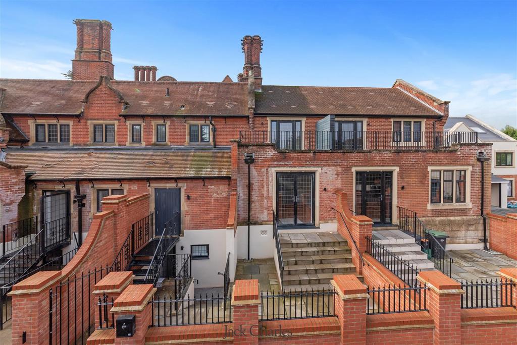 High Hilden Close, Tonbridge 3 bed terraced house - £699,000