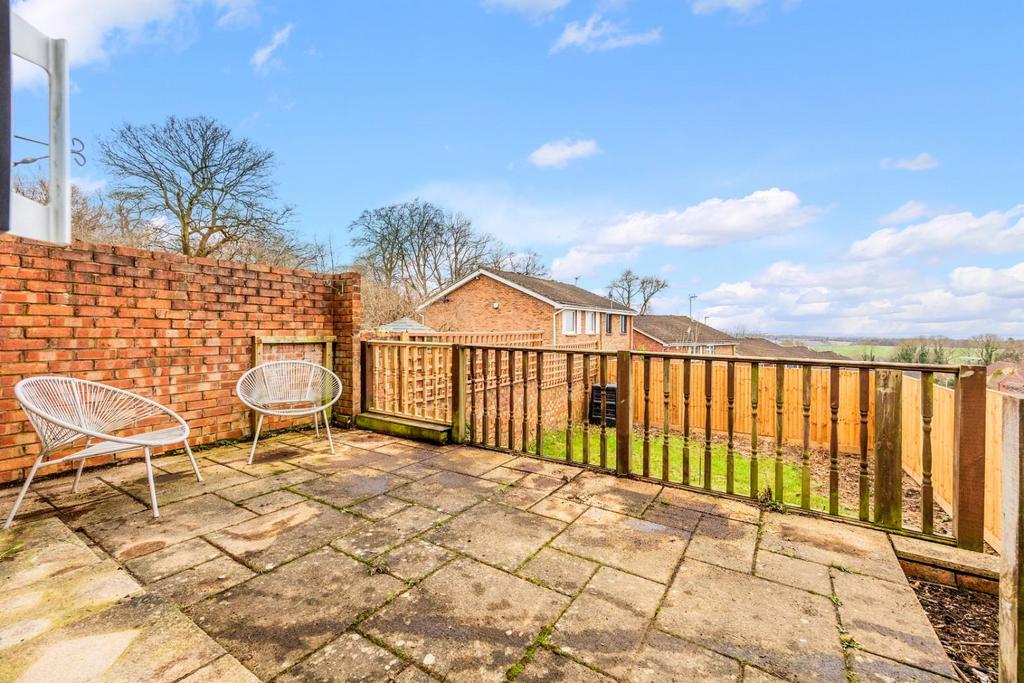 Headley Grove, Tadworth 3 bed end of terrace house - £419,950