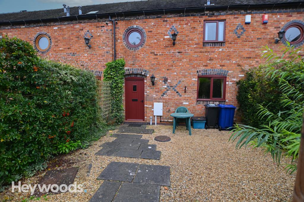 Birches Farm Mews, Madeley 2 bed barn conversion for sale - £190,000