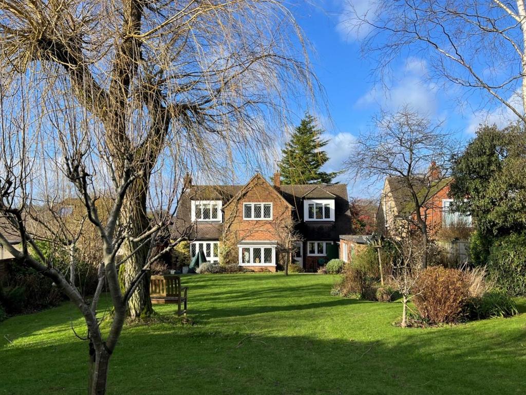 Water End Road, Potten End HP4 4 bed detached house - £1,175,000