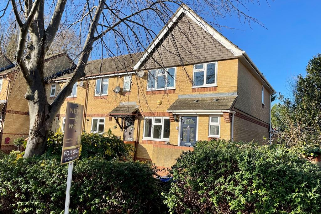 Osier Place, Egham, Surrey, TW20 3 bed end of terrace house for sale ...