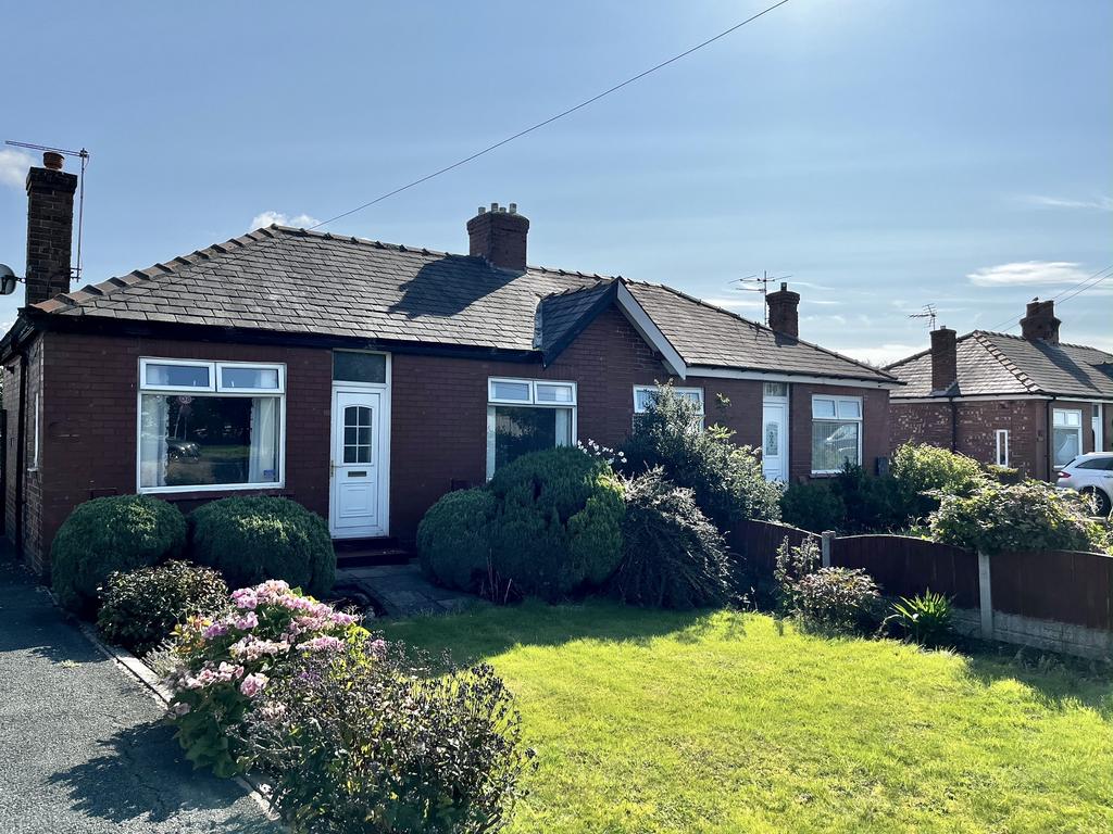 Banks, Southport PR9 2 bed semi-detached bungalow - £205,000