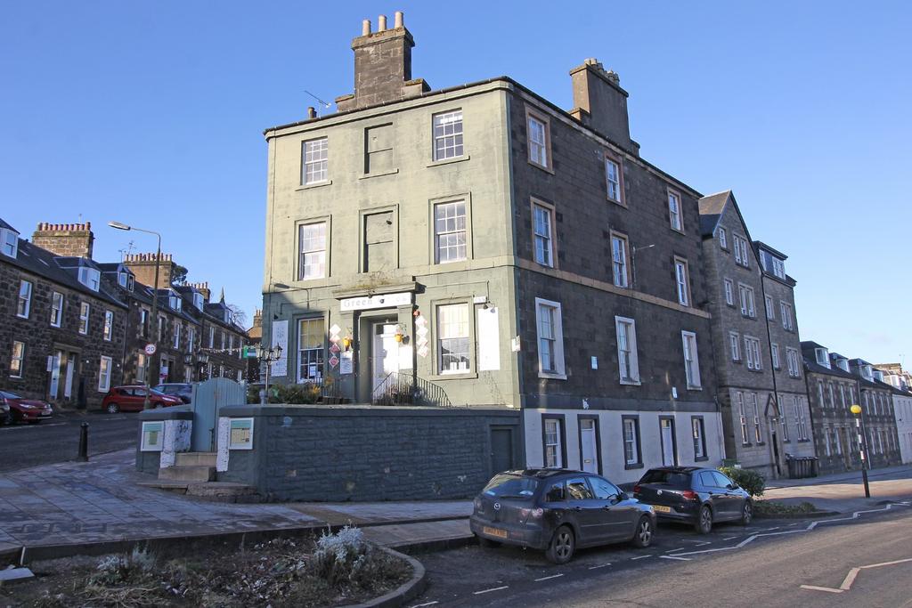 Queen Street, Stirling, FK8 2 bed flat - £950 pcm (£219 pw)