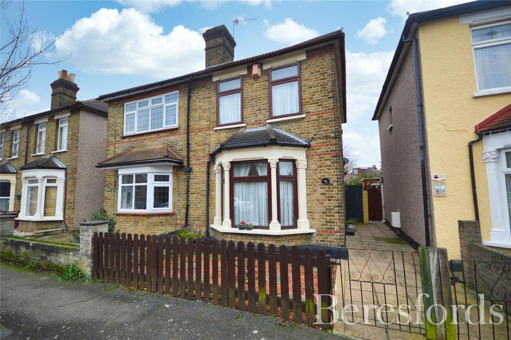 Honiton Road, Romford, RM7 2 bed semi-detached house - £375,000