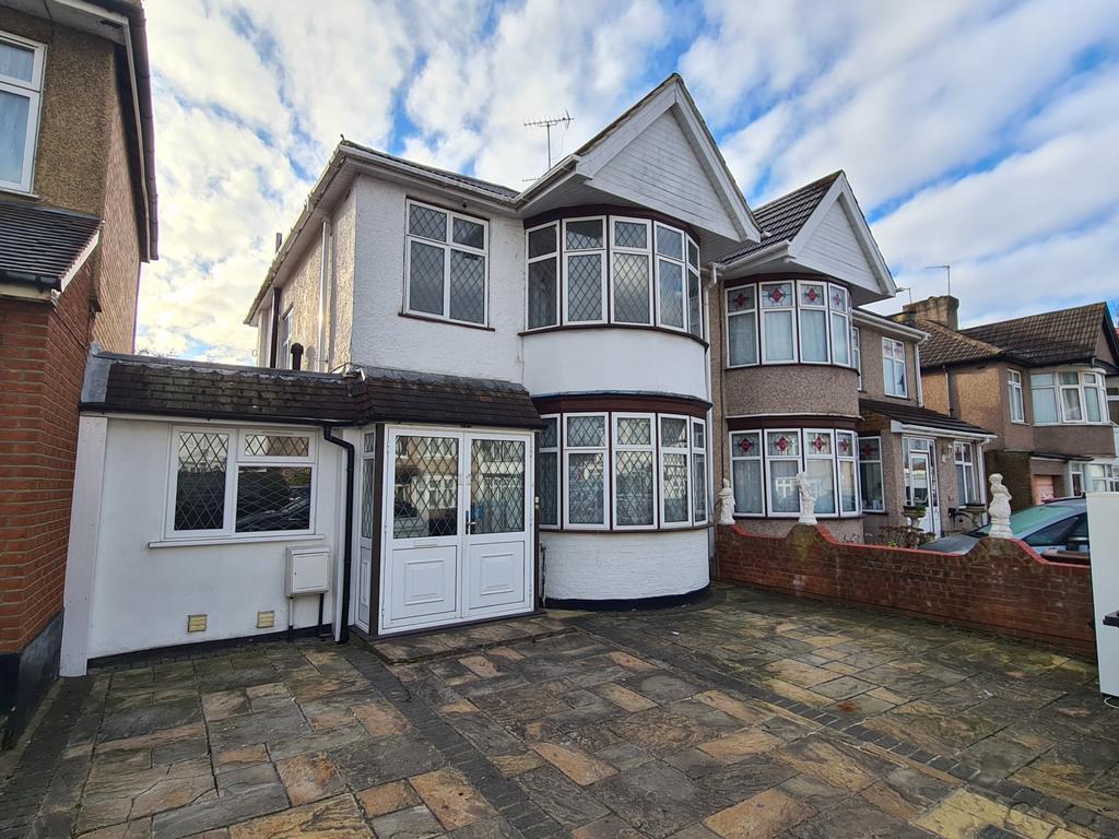 Kenton Park Avenue, Kenton, Harrow HA3 4 bed semi-detached house - £ ...