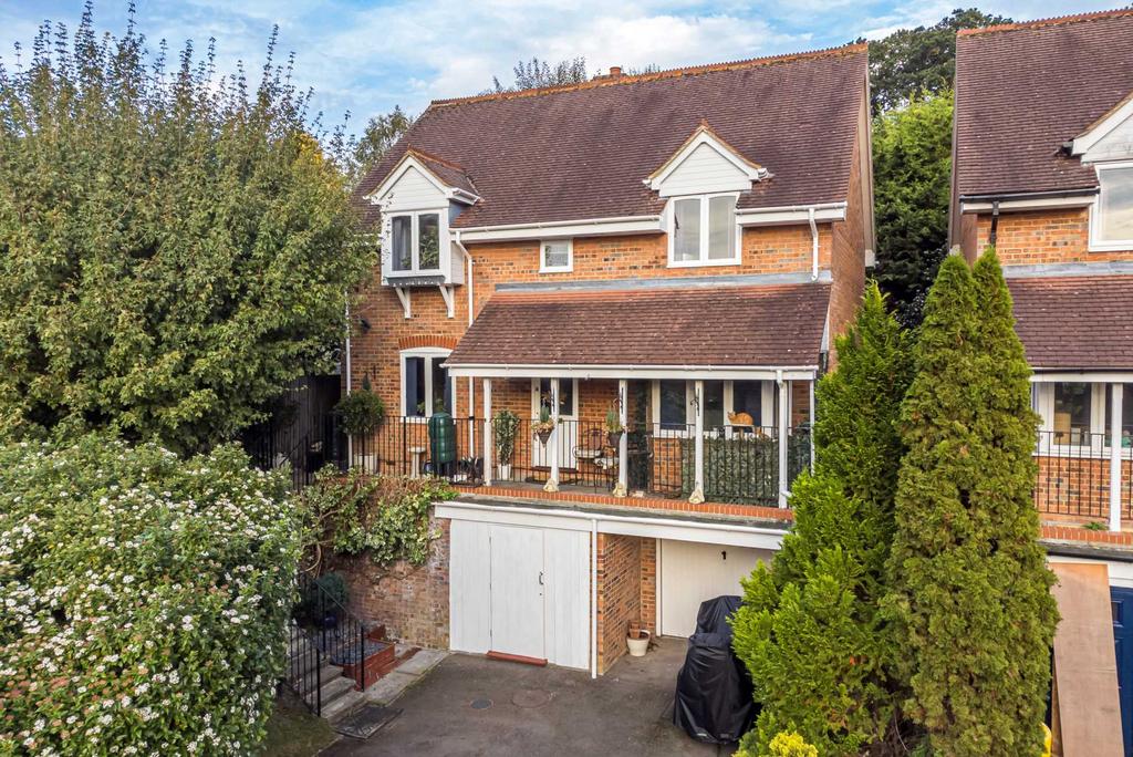 Tredegar Road, Reading RG4 4 bed detached house - £650,000