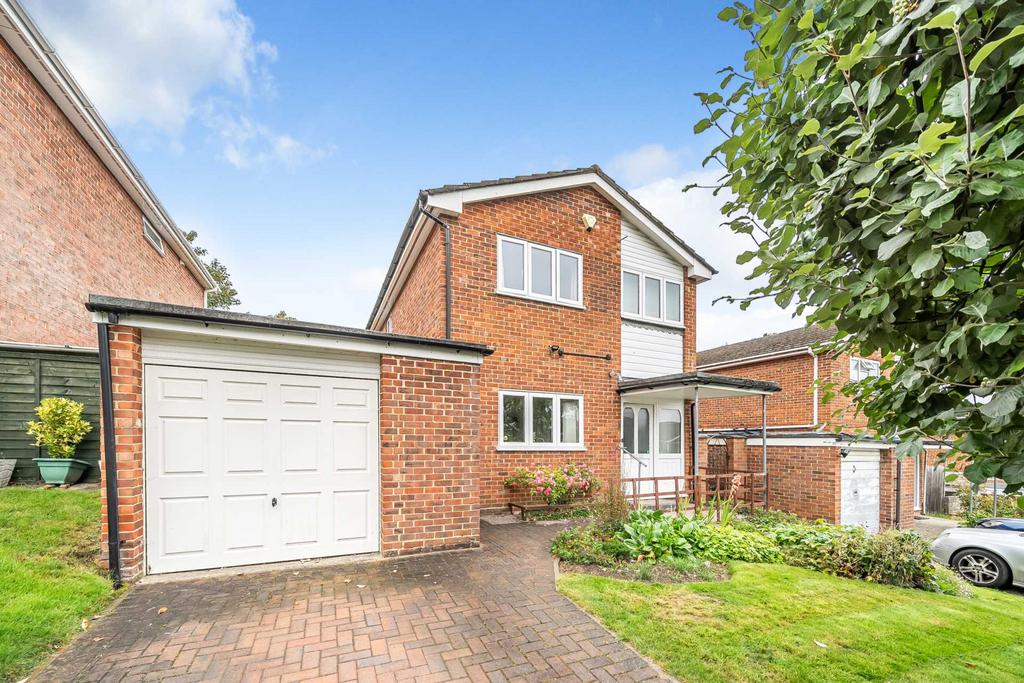 Farm Close, Reading RG8 3 bed detached house - £440,000