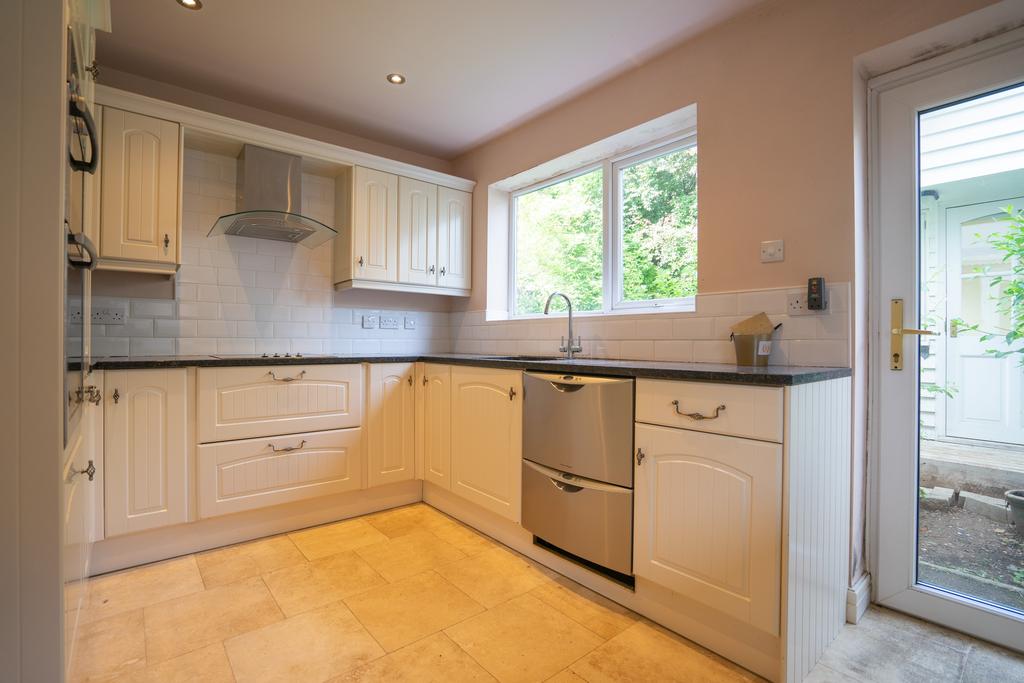 Carisbrooke Avenue, Leicester LE2 3 bed detached house - £380,000