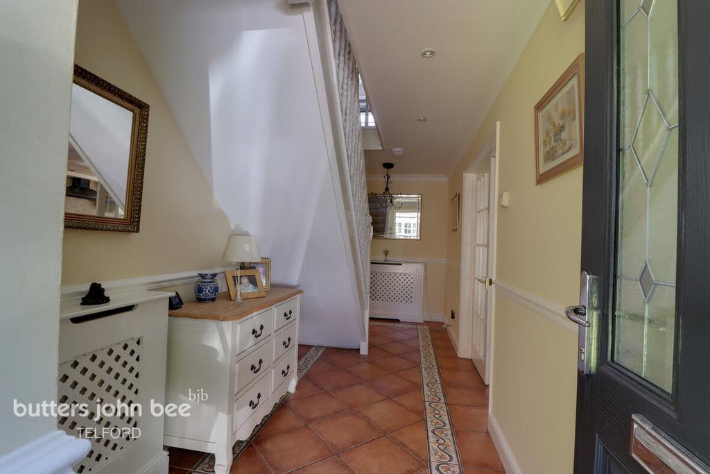 Chilcombe Drive, TELFORD 4 bed detached house - £499,950