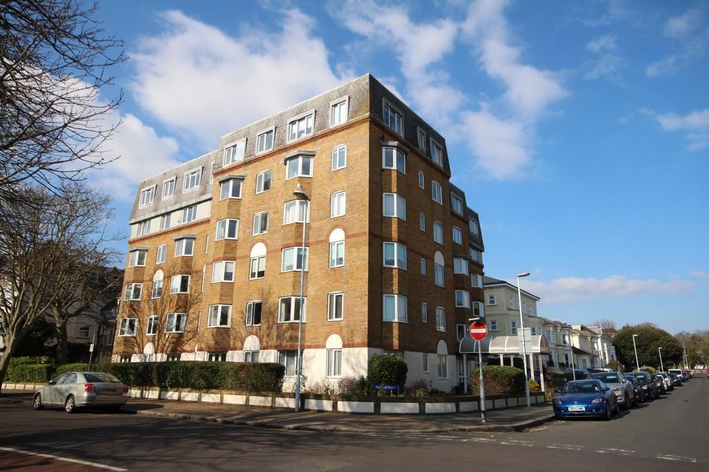 Gratwicke Road, Worthing, BN11 4BZ 2 bed retirement property - £122,500