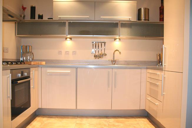 Medina House, Diglis Dock Road... 2 bed flat - £975 pcm (£225 pw)