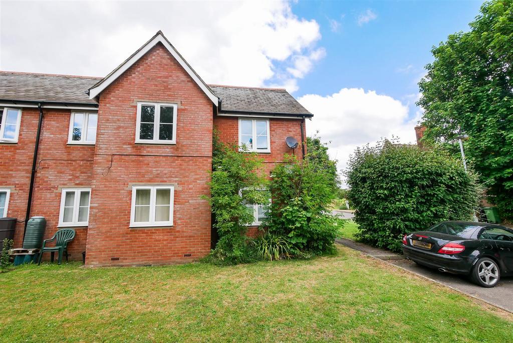 Waterloo Close, Cholsey OX10 2 bed maisonette - £200,000