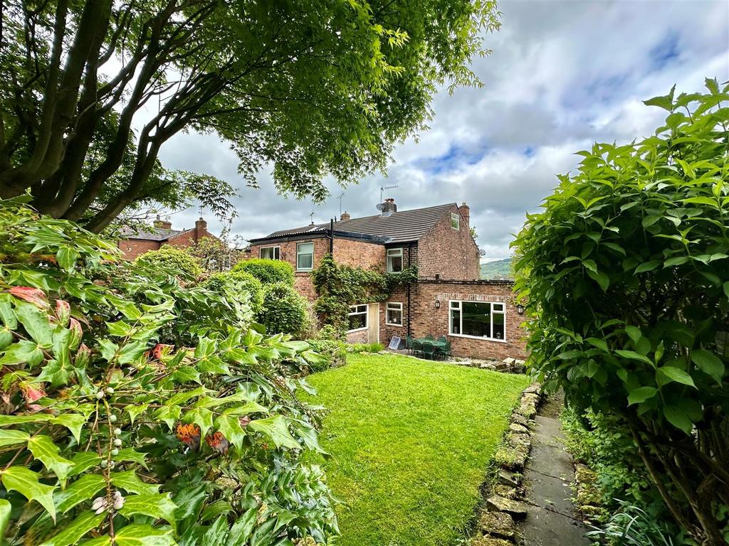 Hollinwood Road, Disley, Stockport 2 bed end of terrace house - £350,000