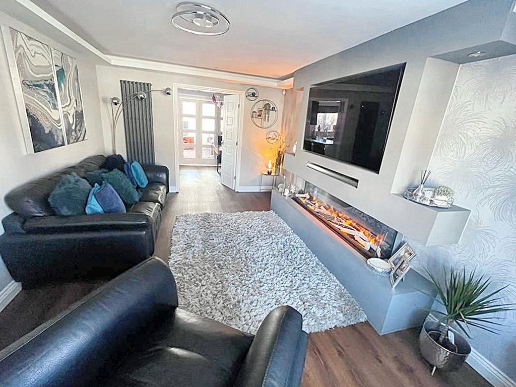 Weymouth Drive Houghton Le Spring Tyne And Wear Dh4 7tq 4 Bed
