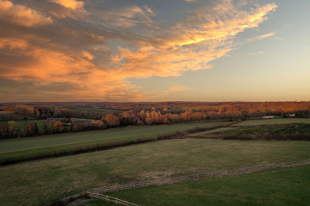 Piltdown, Moses Farm, TN22 5 bed barn conversion - £1,300,000