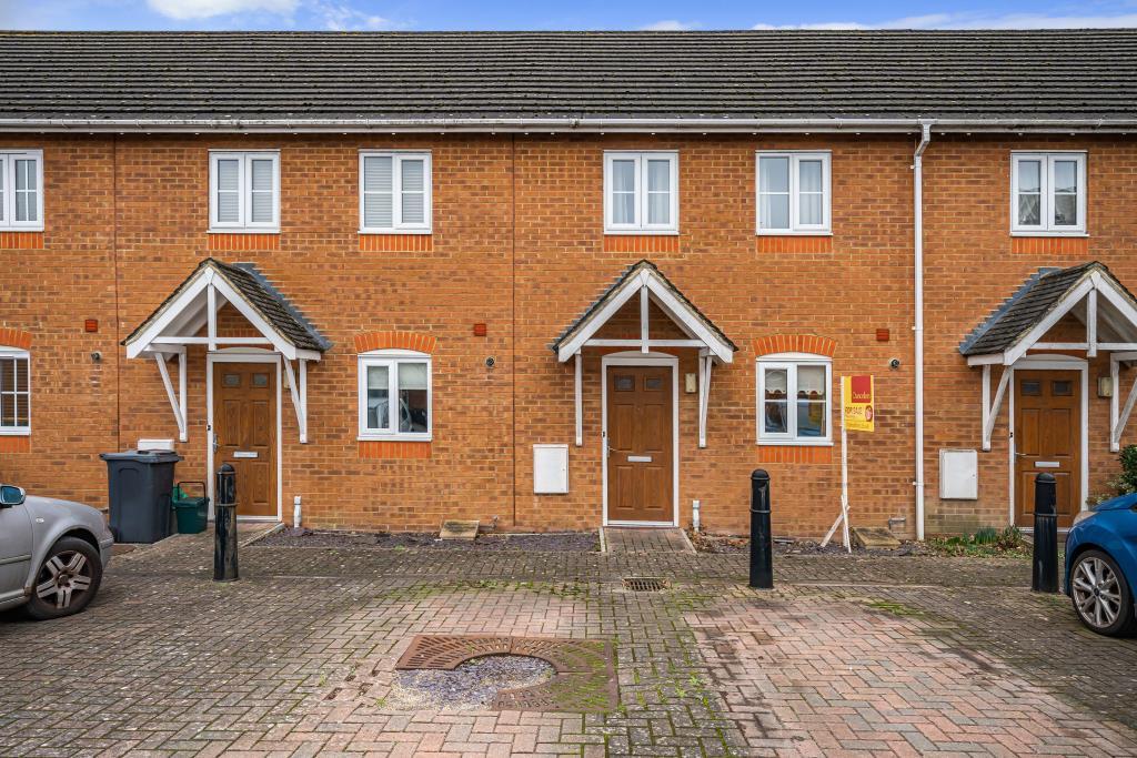 Thatcham, Berkshire, RG19 2 bed terraced house - £300,000
