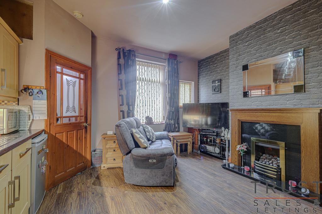 Batley WF17 2 bed terraced house for sale - £100,000