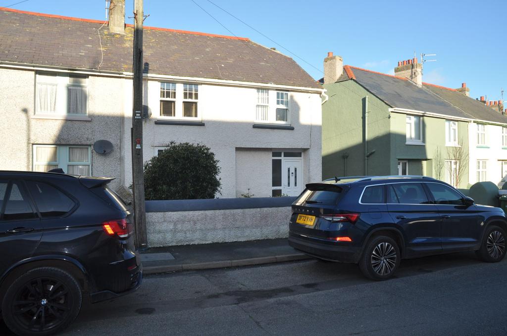 Gwelfor Avenue, Holyhead, LL65 3 bed semi-detached house - £250,000
