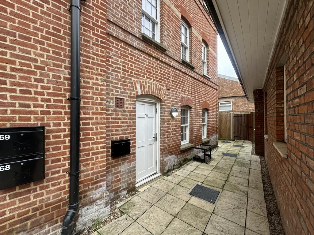 Upper Stone Street Maidstone ME15 2 bed townhouse - £1,300 pcm (£300 pw)
