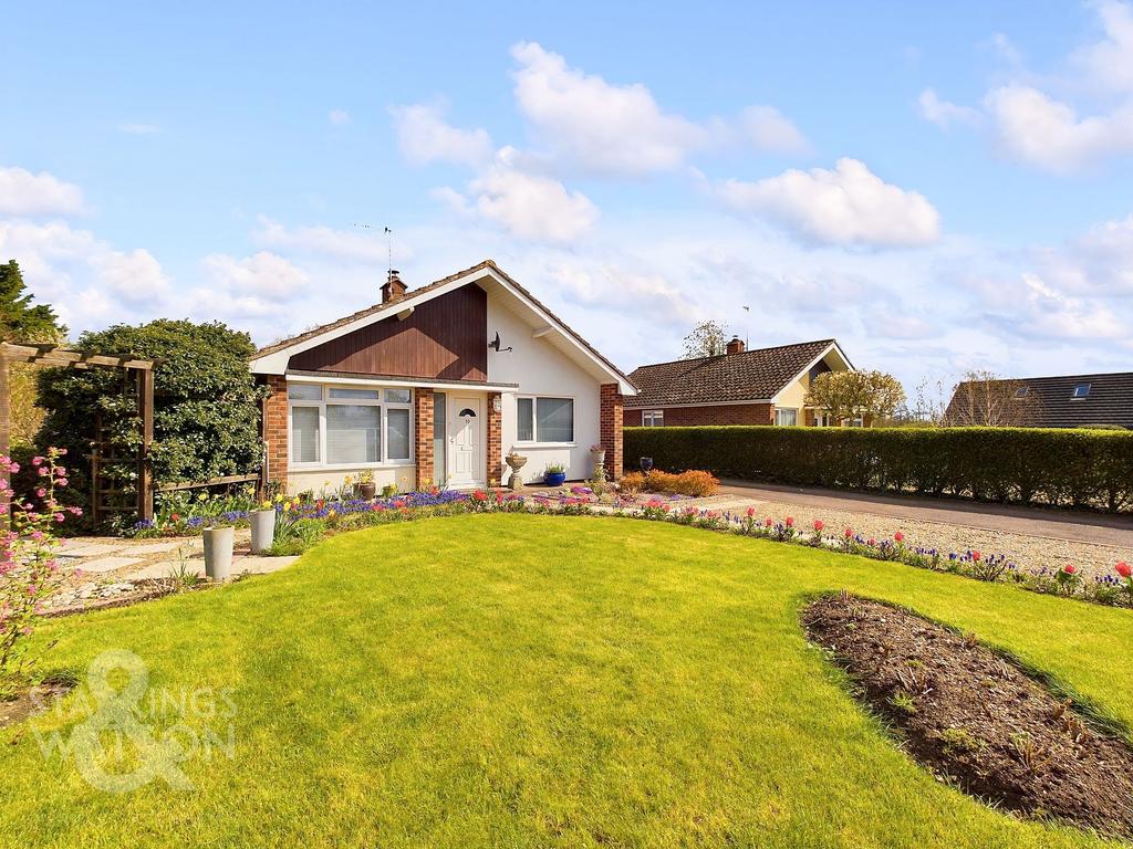 Willow Close, Wortwell, IP20 3 bed detached bungalow for sale - £290,000