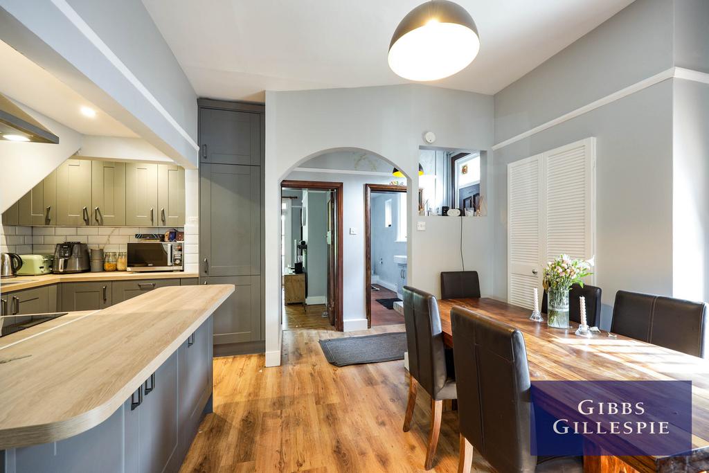 The Greenway, Uxbridge, Middlesex UB8... 1 bed maisonette - £1,400 pcm ...
