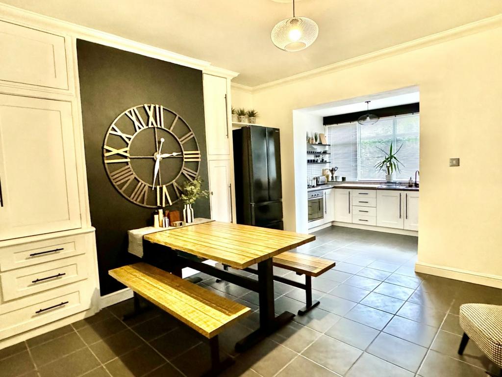 Whitcliffe Road, Cleckheaton, BD19 3 bed end of terrace house - £240,000