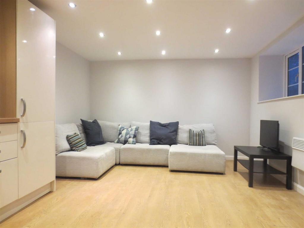 Stumperlowe Mansions, Stumperlowe... 1 bed apartment - £795 pcm (£183 pw)