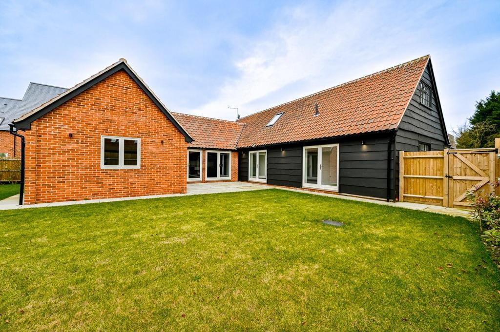 Cutlers Green, Thaxted, Dunmow 4 bed barn conversion for sale - £775,000
