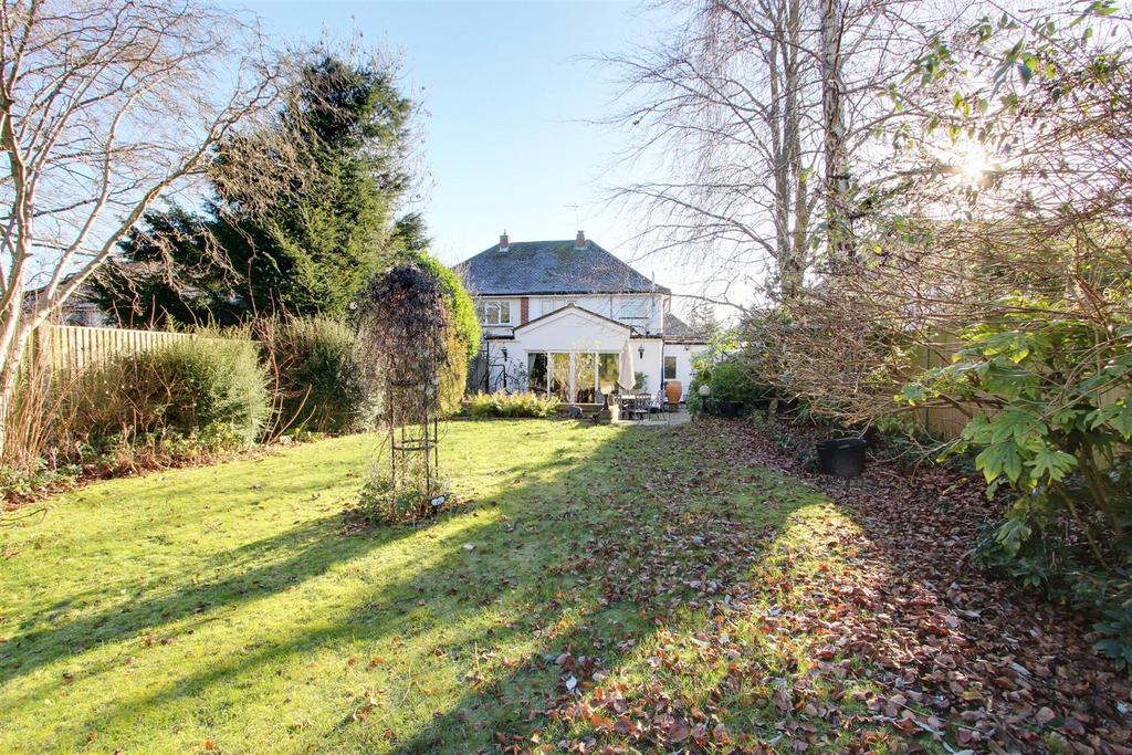 Windmill Way, Tring 4 bed semi-detached house - £750,000