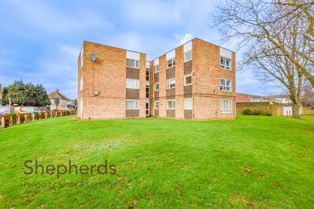 Wharf Road, Broxbourne EN10 2 bed flat - £250,000