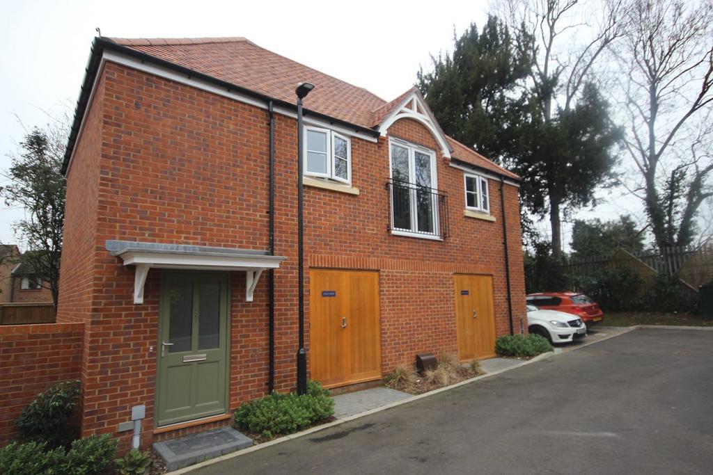SL2 3RT, Slough SL2 1 bed apartment to rent - £1,500 pcm (£346 pw)