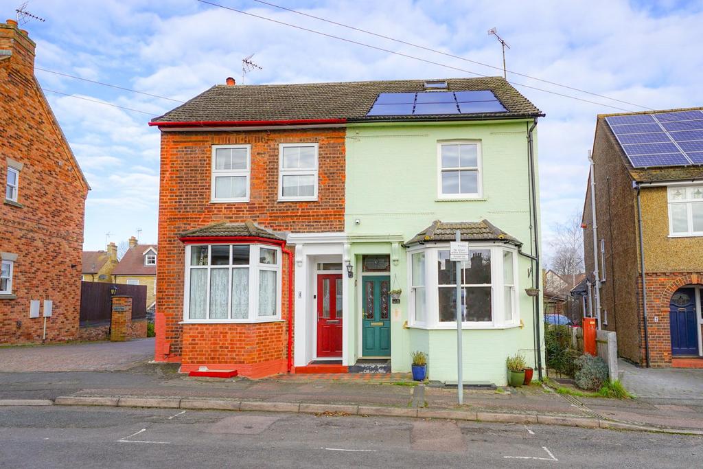 Victoria Road, Linslade 2 bed semi-detached house - £400,000
