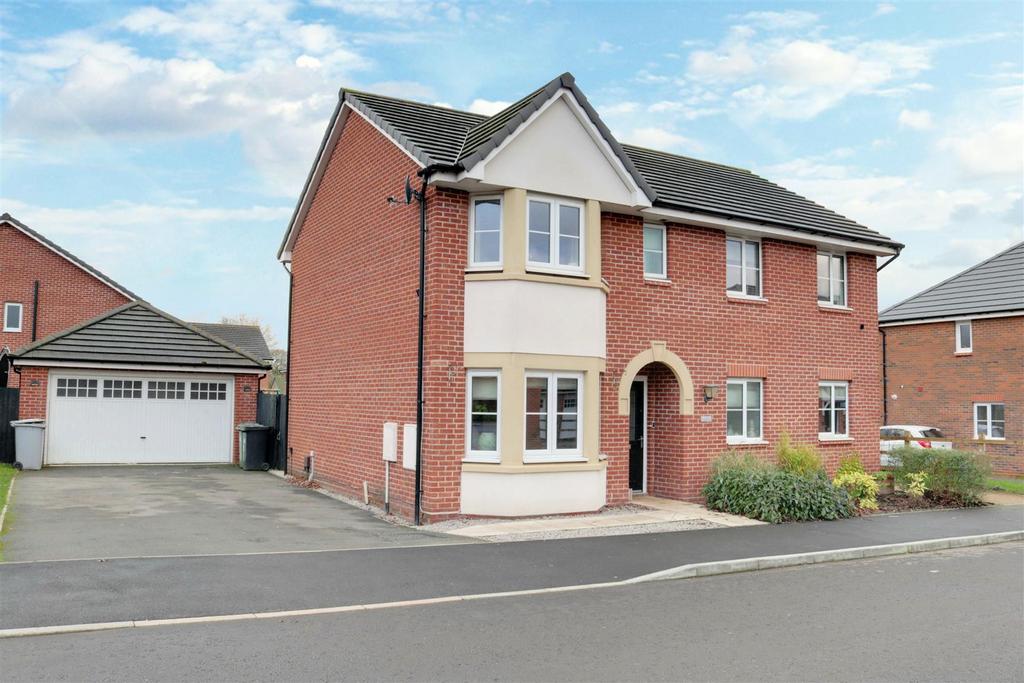 John Cliff Way, Alsager 4 bed detached house - £375,000
