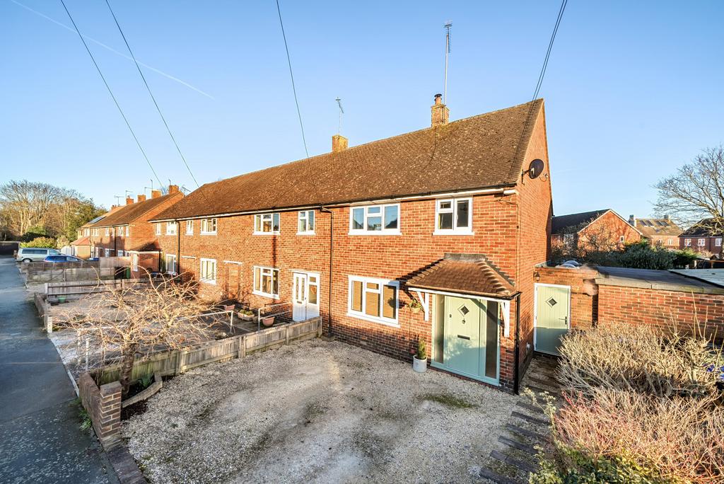 Winston Way, Old Woking, Woking, GU22 3 bed end of terrace house - £475,000