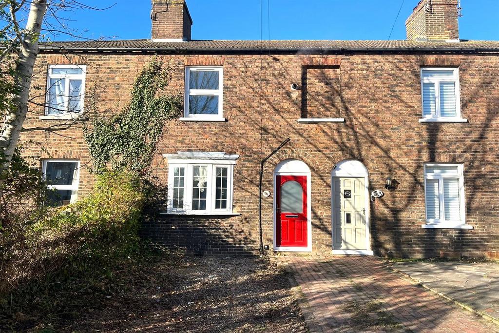 Station Road Horsham Rh13 2 Bed Terraced House To Rent £1 450 Pcm