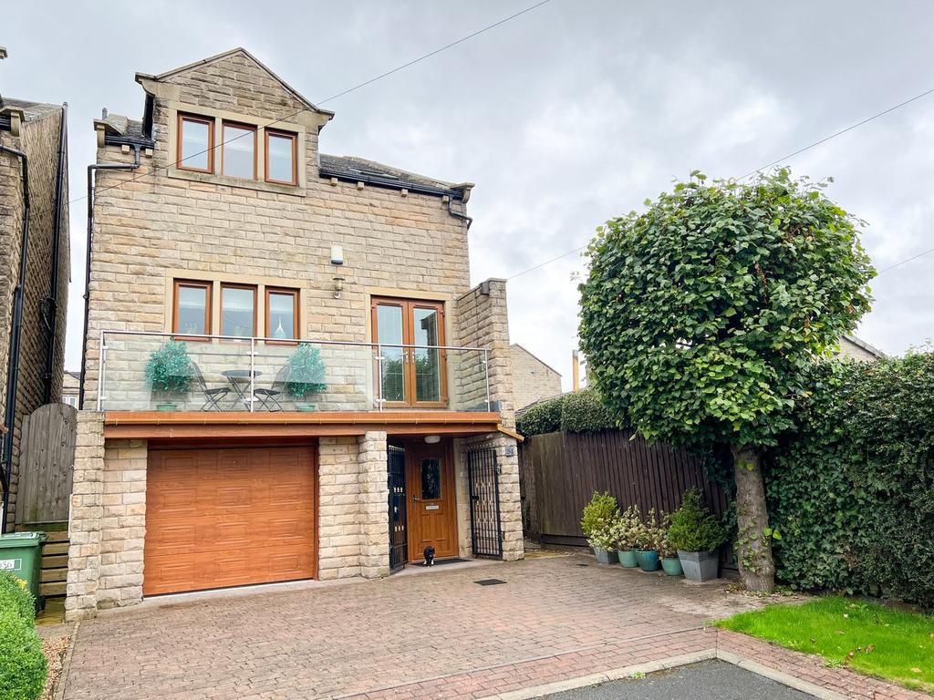 Long Lane, Holmfirth HD9 4 bed detached house - £430,000