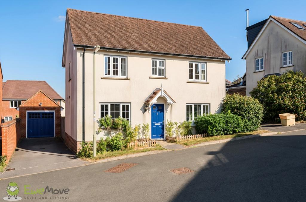 Overton Hill, Basingstoke RG25 3 bed detached house - £450,000