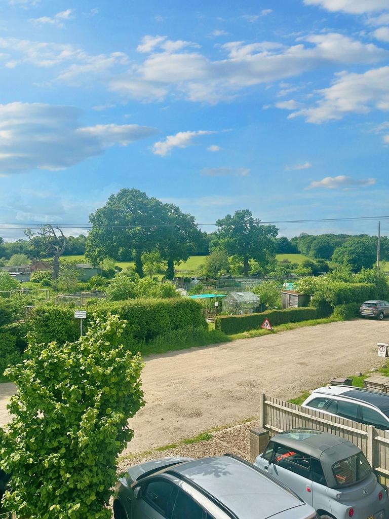 Telegraph Lane, Claygate, KT10 3 bed end of terrace house for sale - £ ...
