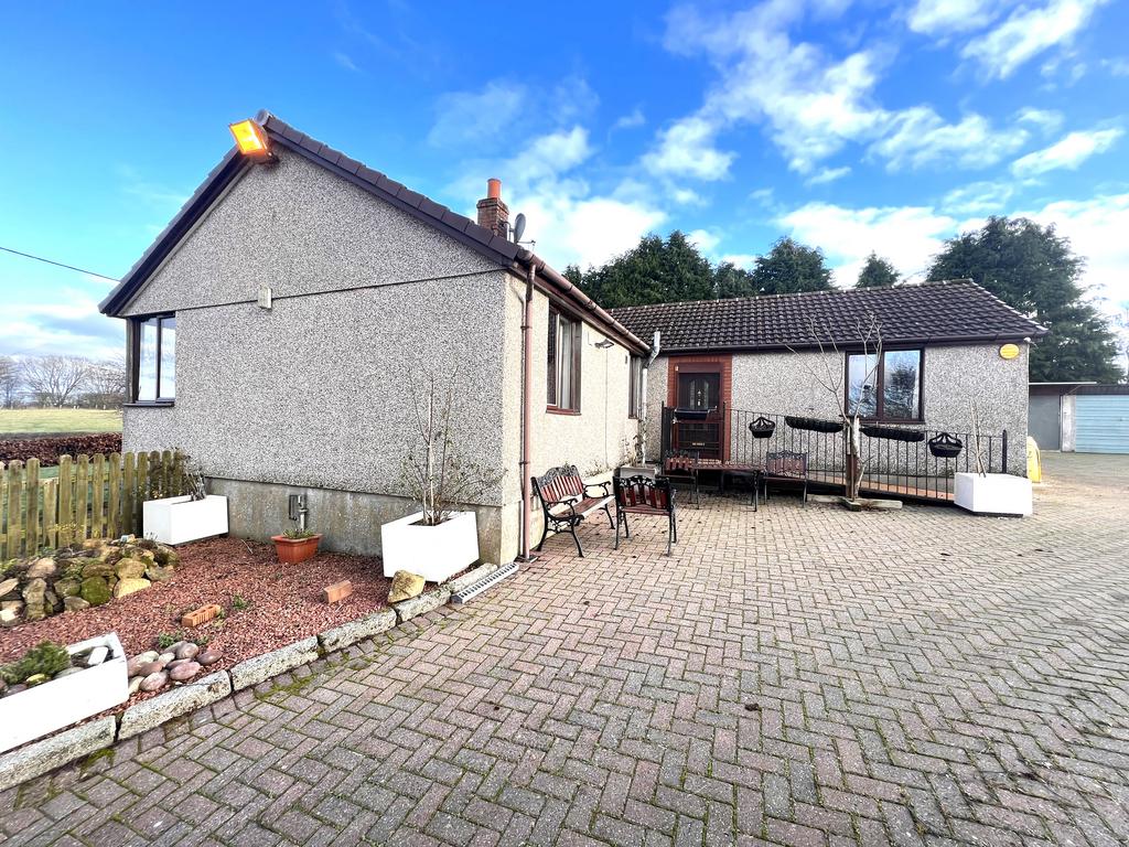 Netherburn ML9 2 bed detached bungalow - £99,000